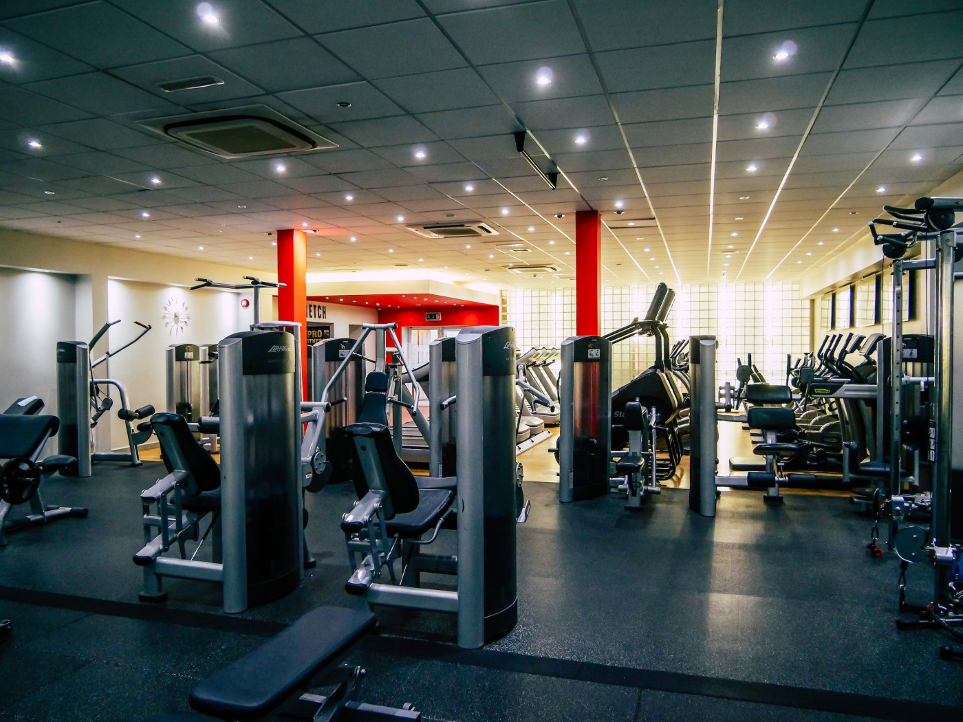 Staines - Matthew Arnold Sports Centre | Lifestyle Fitness